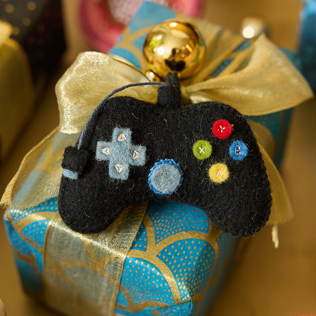 Hand Felted Black 90's Video Game Controller Ornament – Craftspring